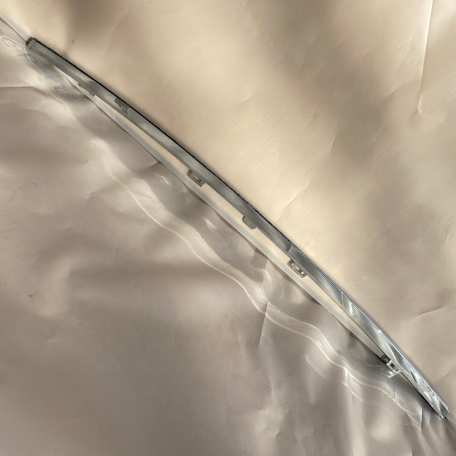 VOLVO XC60 Ön Tampon Alt Nikelajı 32227904 – En Uygun Oto Parça